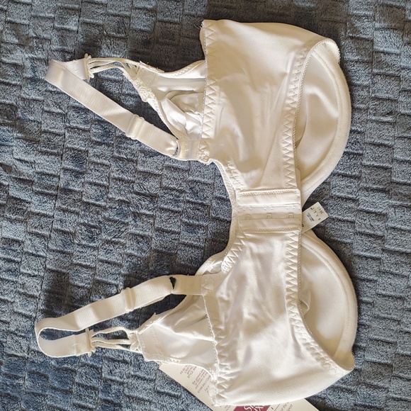 Bali | Intimates & Sleepwear | Bali Silken Luxury Underwire White Bra ...